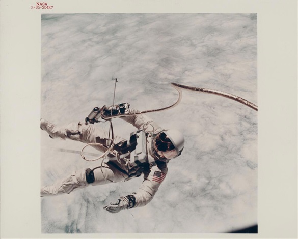 Gemini IV First US Spacewalk Ed White spacewalking above the cloud ...